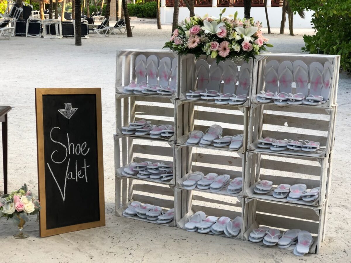 10 Amazing Ways to Make Your Wedding Guests Smile